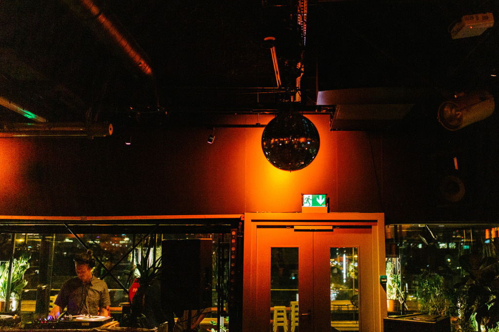 Canvas restaurant & bar dancing | Volkshotel Amsterdam